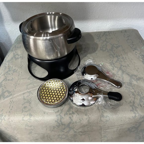 Trudeau | Kitchen | Swissmar Fondue Pot Melts Chocolate Cheese | Poshmark
